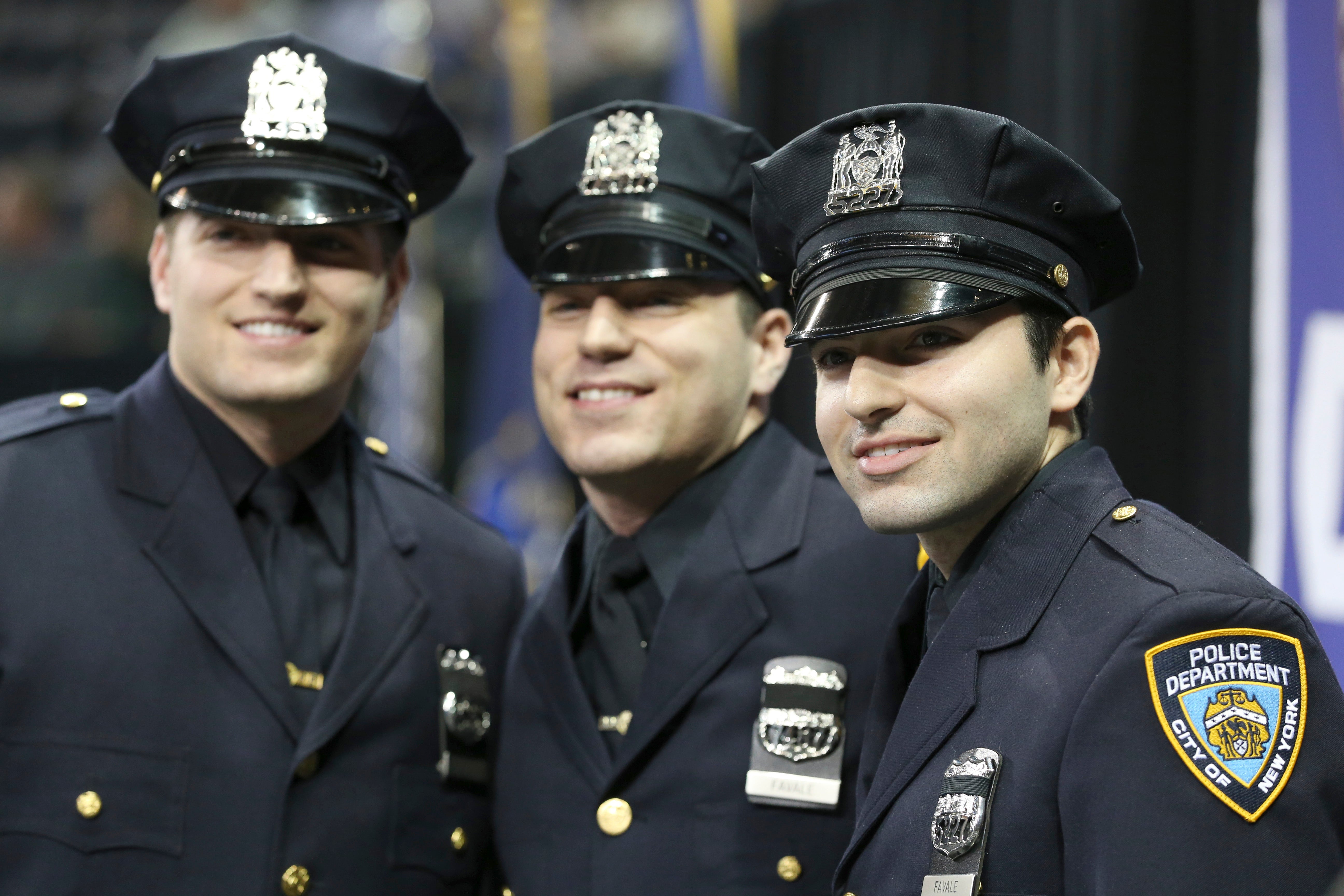 NYPD Adds 1 123 New Officers Including 3 Brothers CBS News