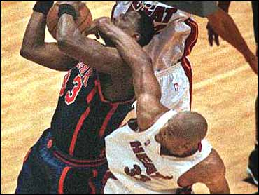 Heat Strangle Knicks For Lead - CBS News