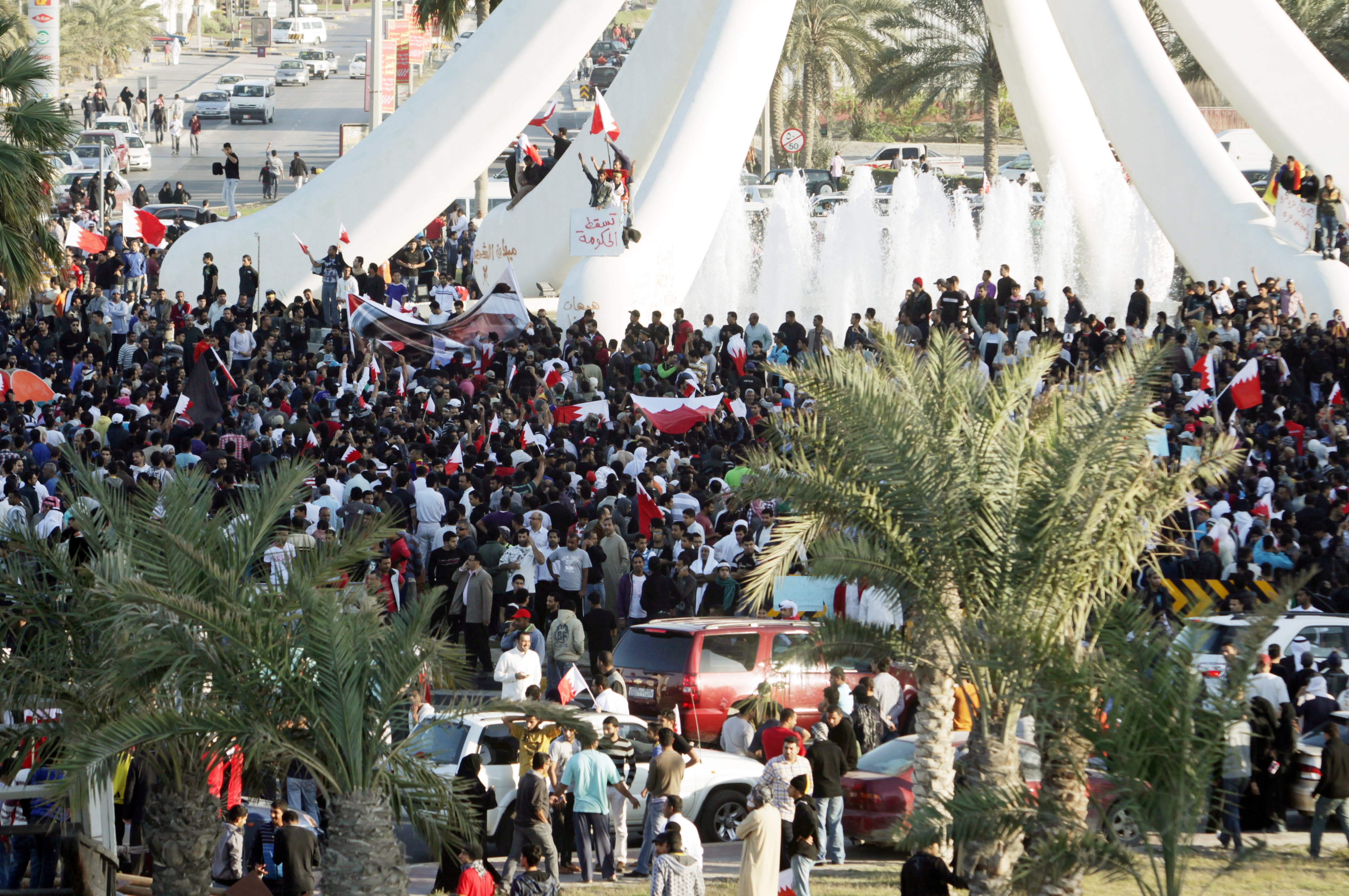 Bahrain Anti-Gov't Protesters Hold Their Ground - CBS News