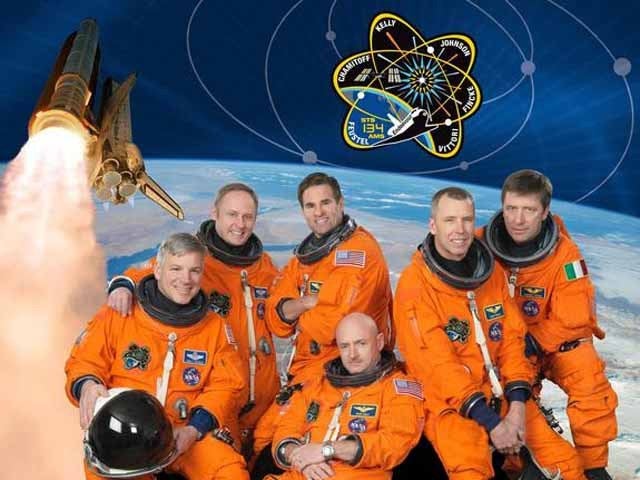 The 6 astronauts about to make space history - CBS News