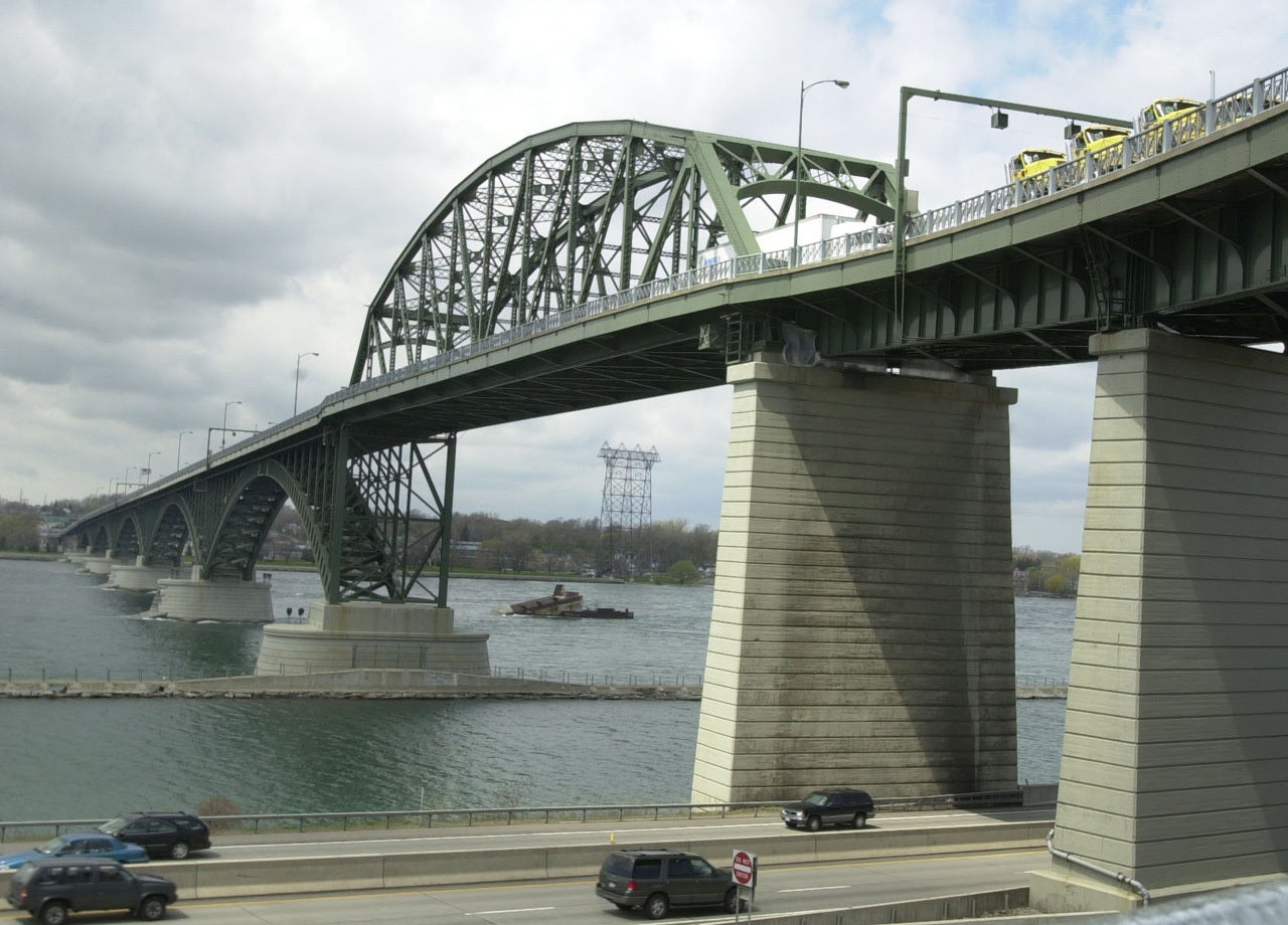 Woman survives 100-ft plunge off Buffalo bridge - CBS News