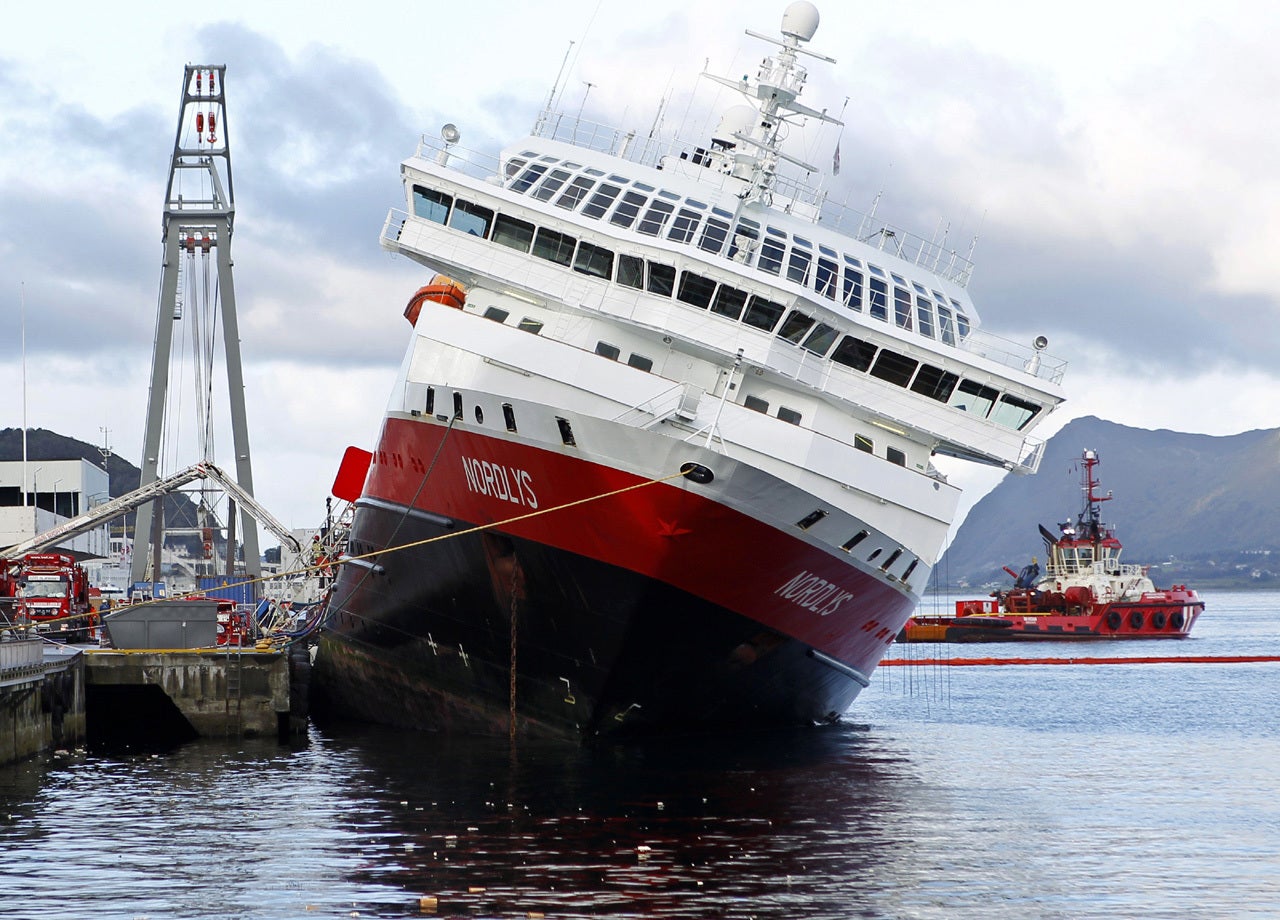 Norway Cruise Ship Listing May Tilt Over CBS News Norway Cruise Ship Listing May Tilt Over CBS News