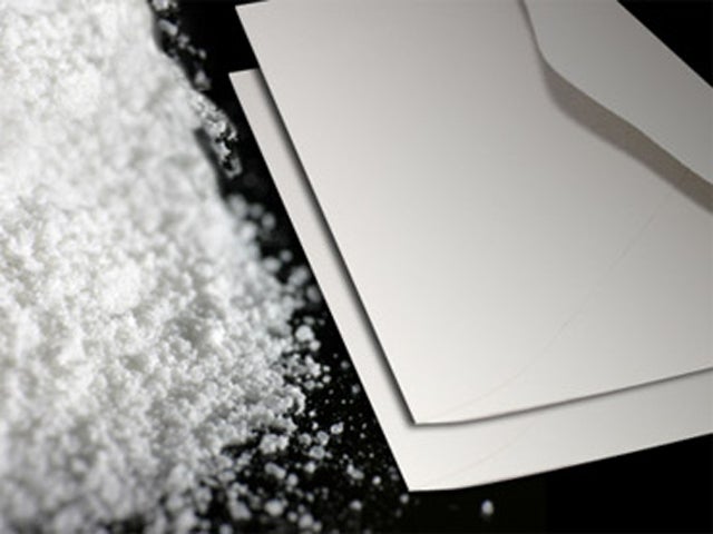 FBI links 100s of white powder mailings to Texas - CBS News