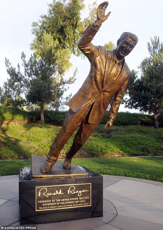 Ronald Reagan statue vandalized - CBS News