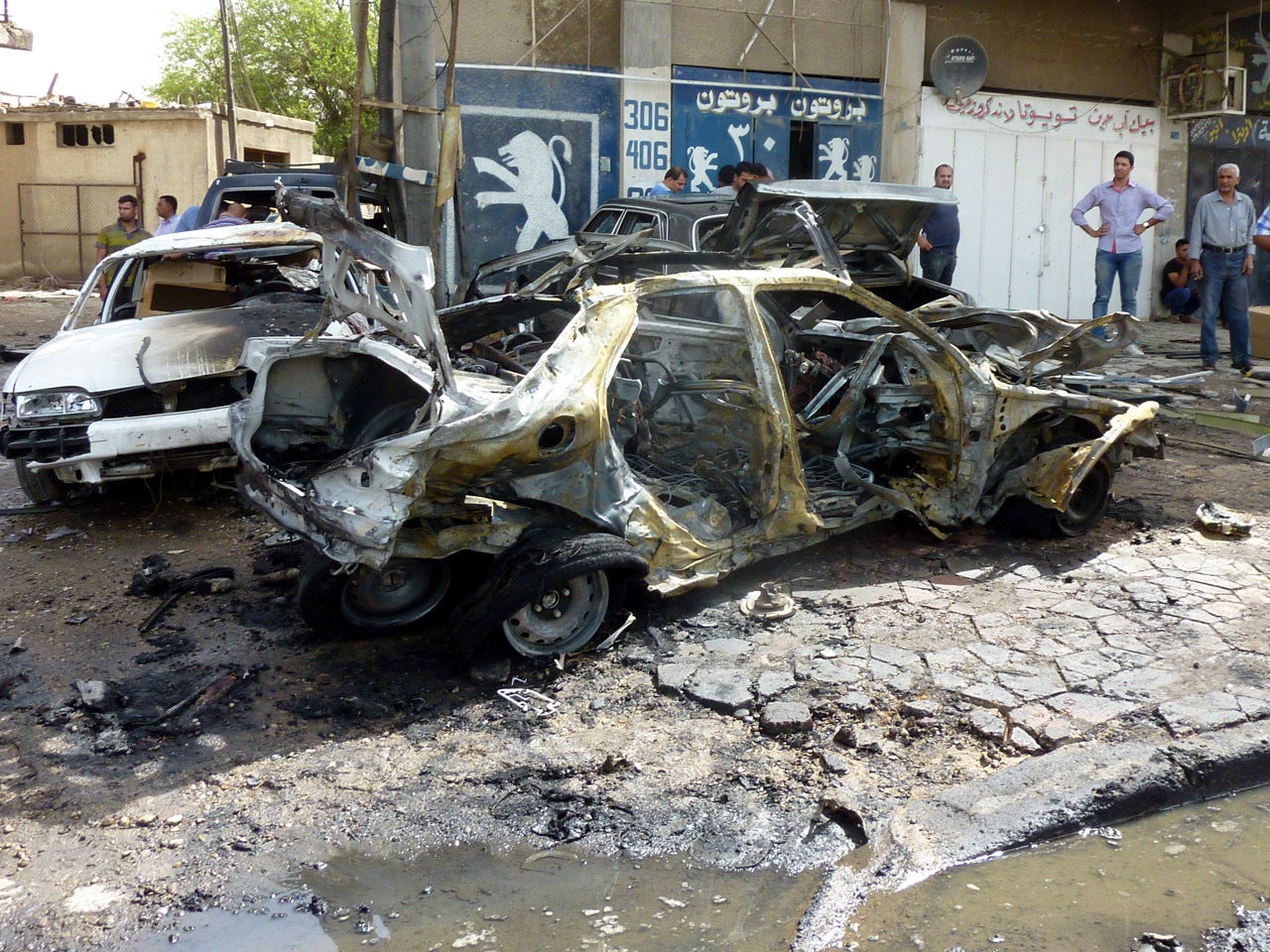 New wave of bombings in Iraq leaves at least 30 dead - CBS News