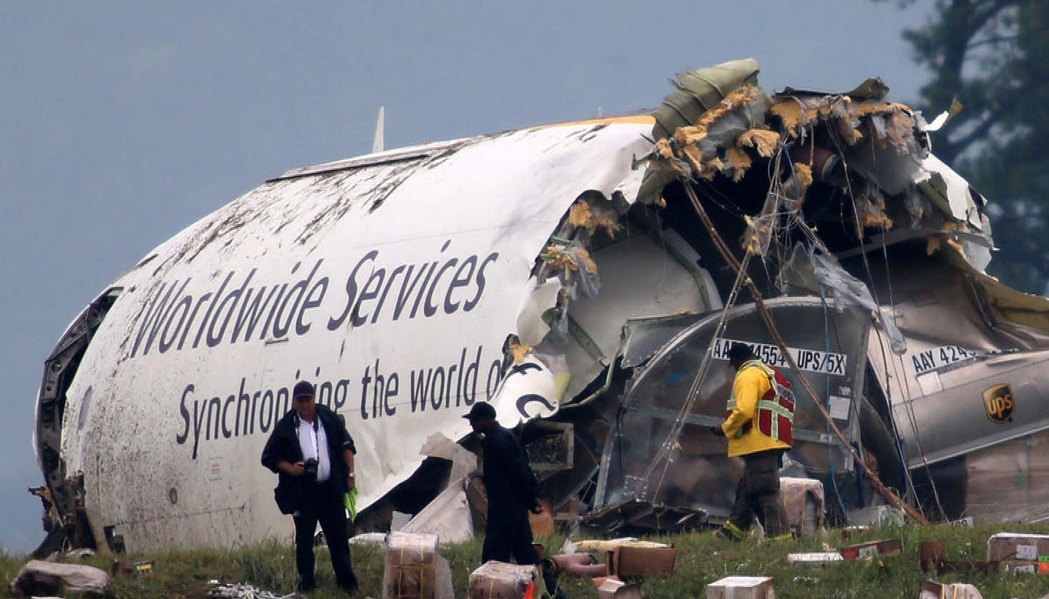 No early signs of engine failure, fire on UPS cargo plane - CBS News