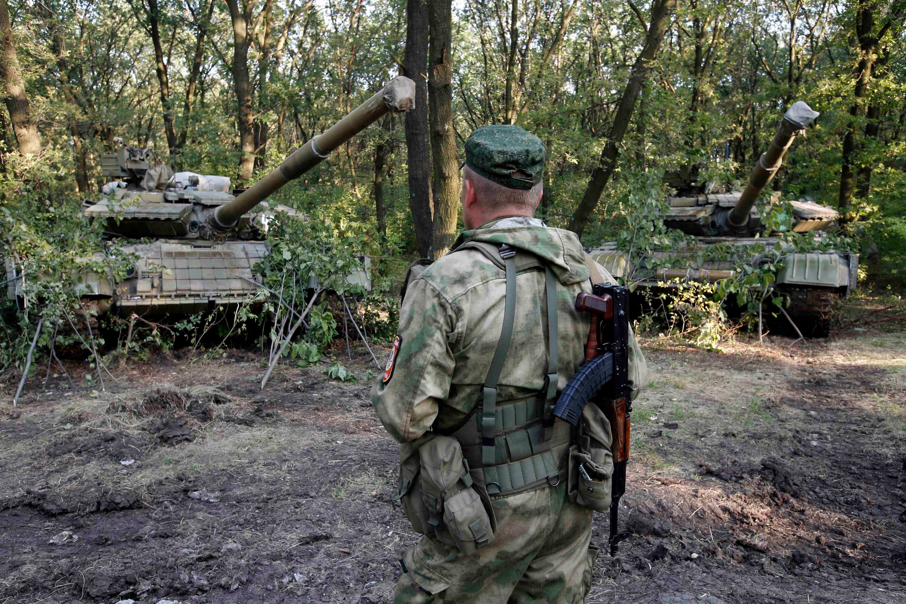 U.S.: Russia firing artillery at Ukraine military - CBS News
