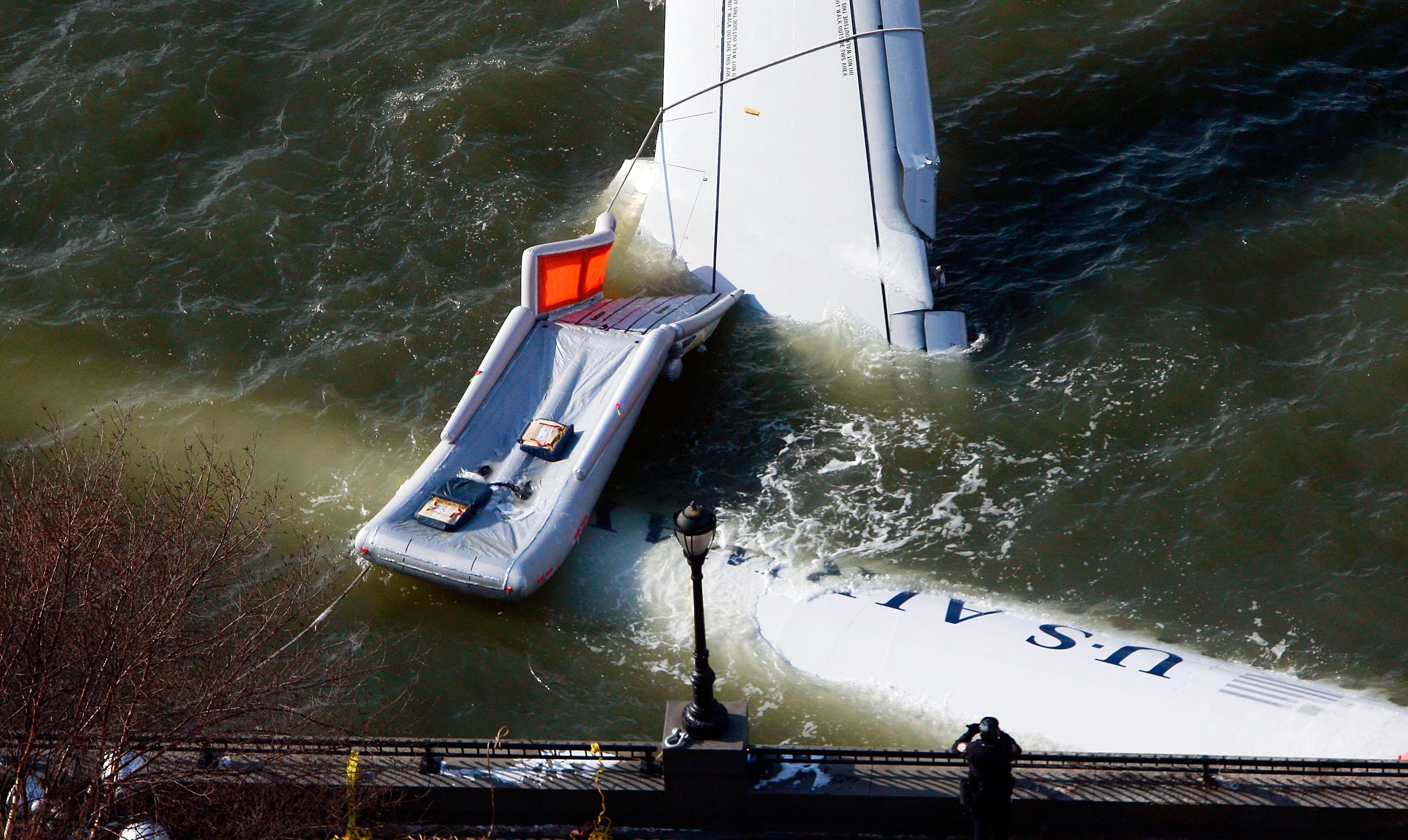 miracle-on-the-hudson-pilot-speaks-out-against-privatization-cbs-news