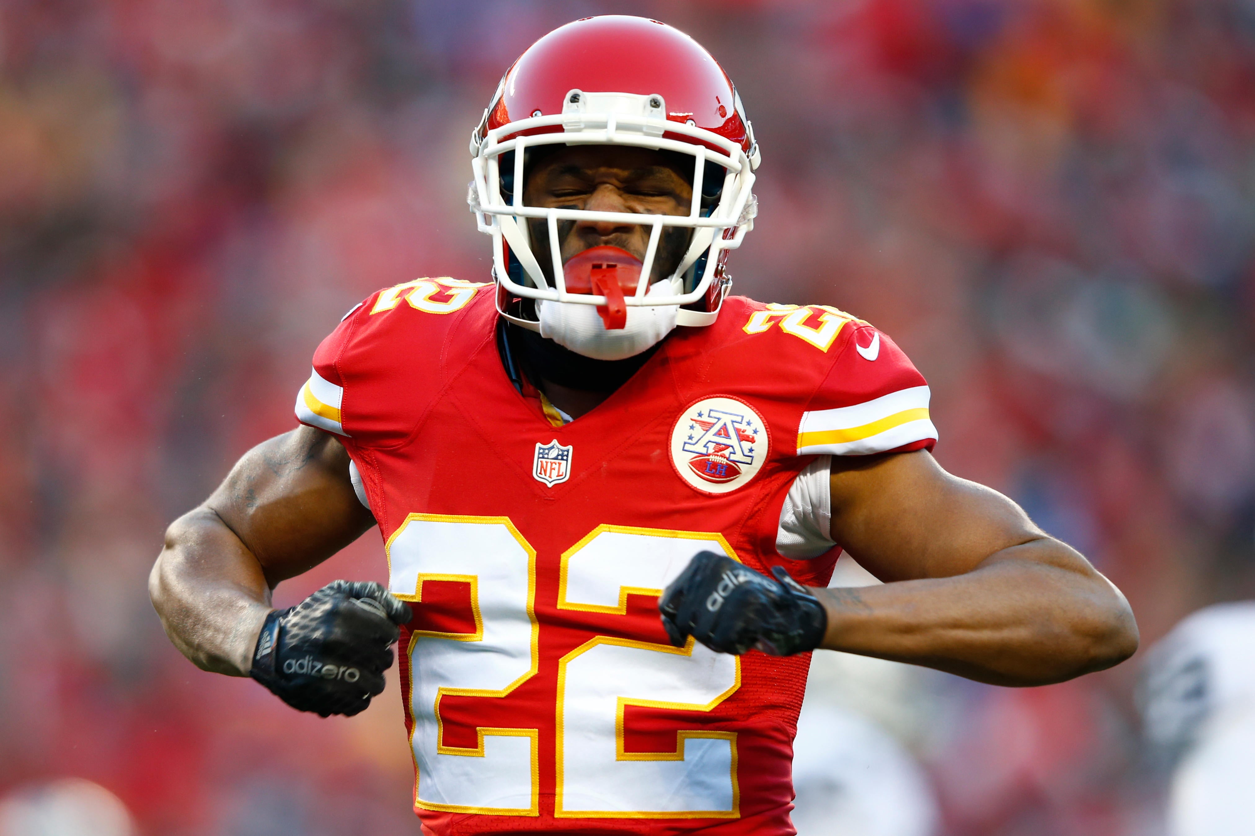Chiefs' Marcus Peters raises fist during national anthem before NFL ...