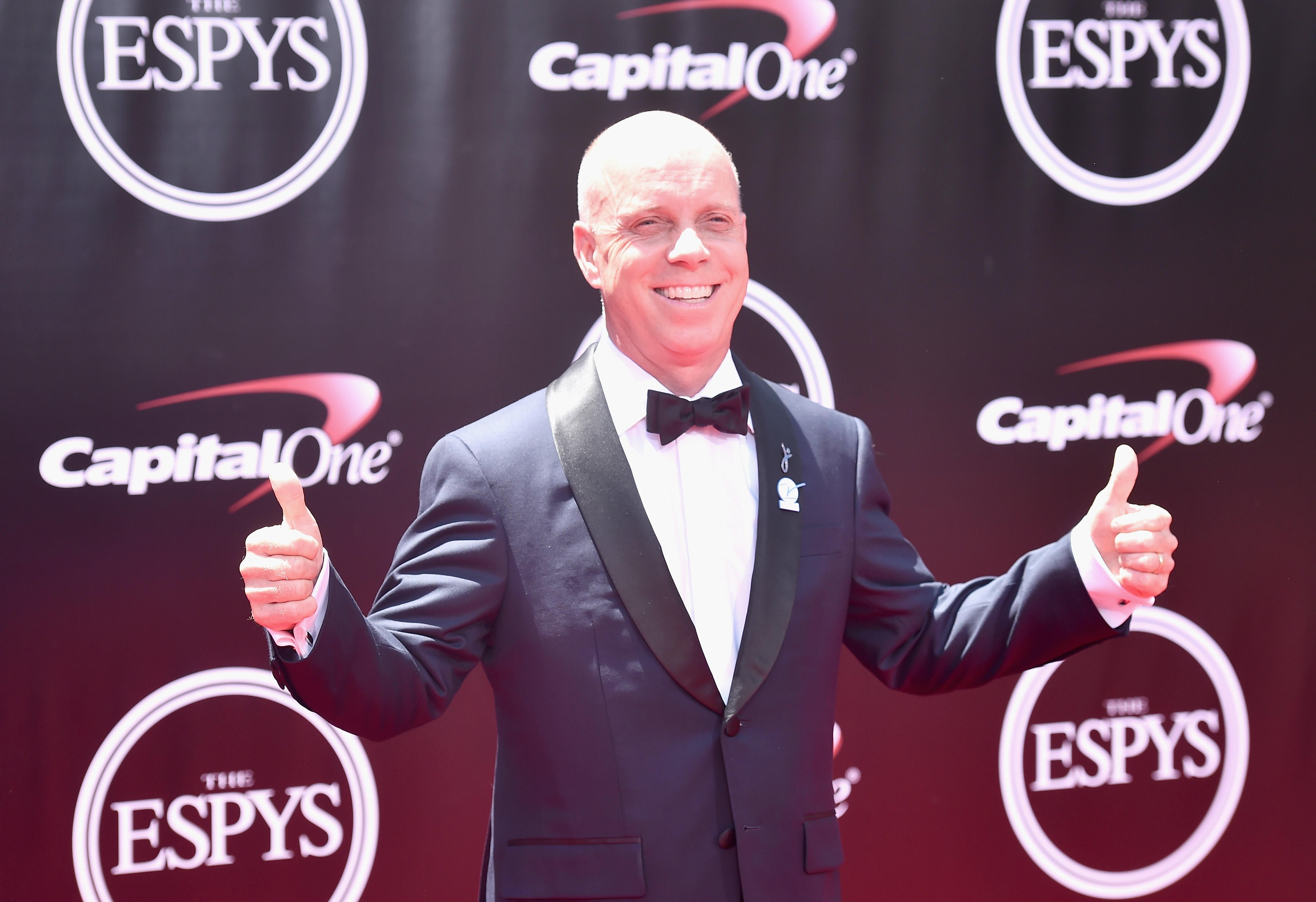 Figure skater Scott Hamilton diagnosed with third brain tumor - CBS News