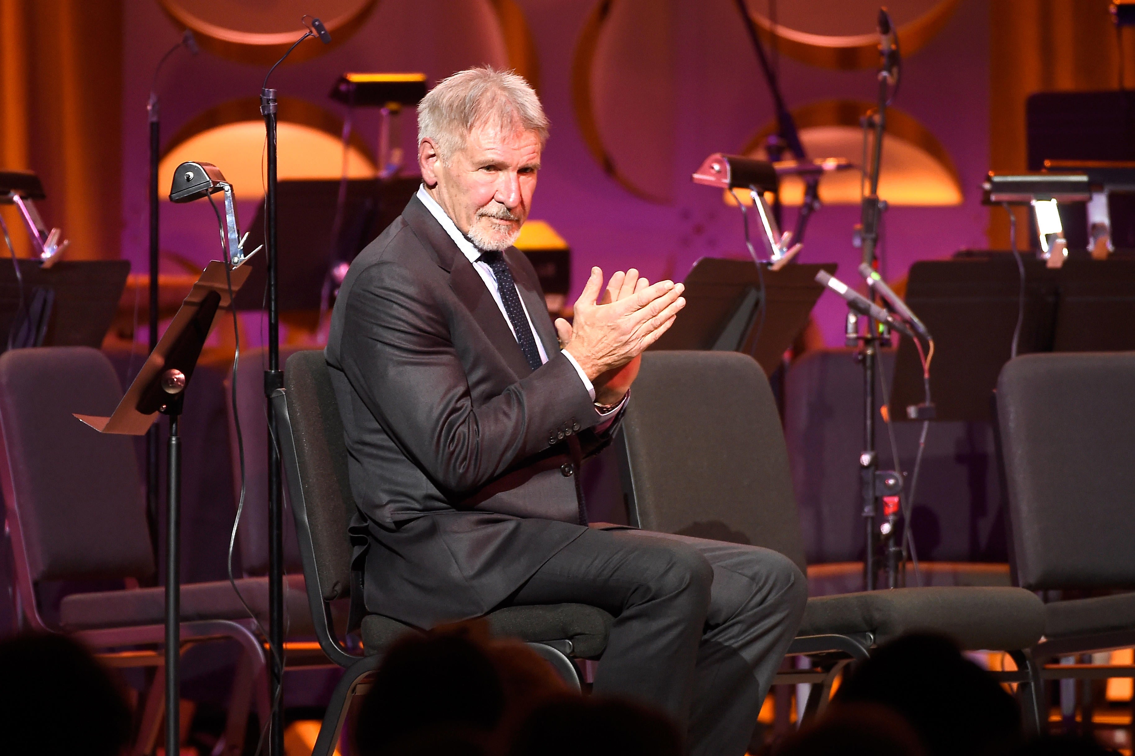 Harrison Ford seen on video flying low over airliner at California ...