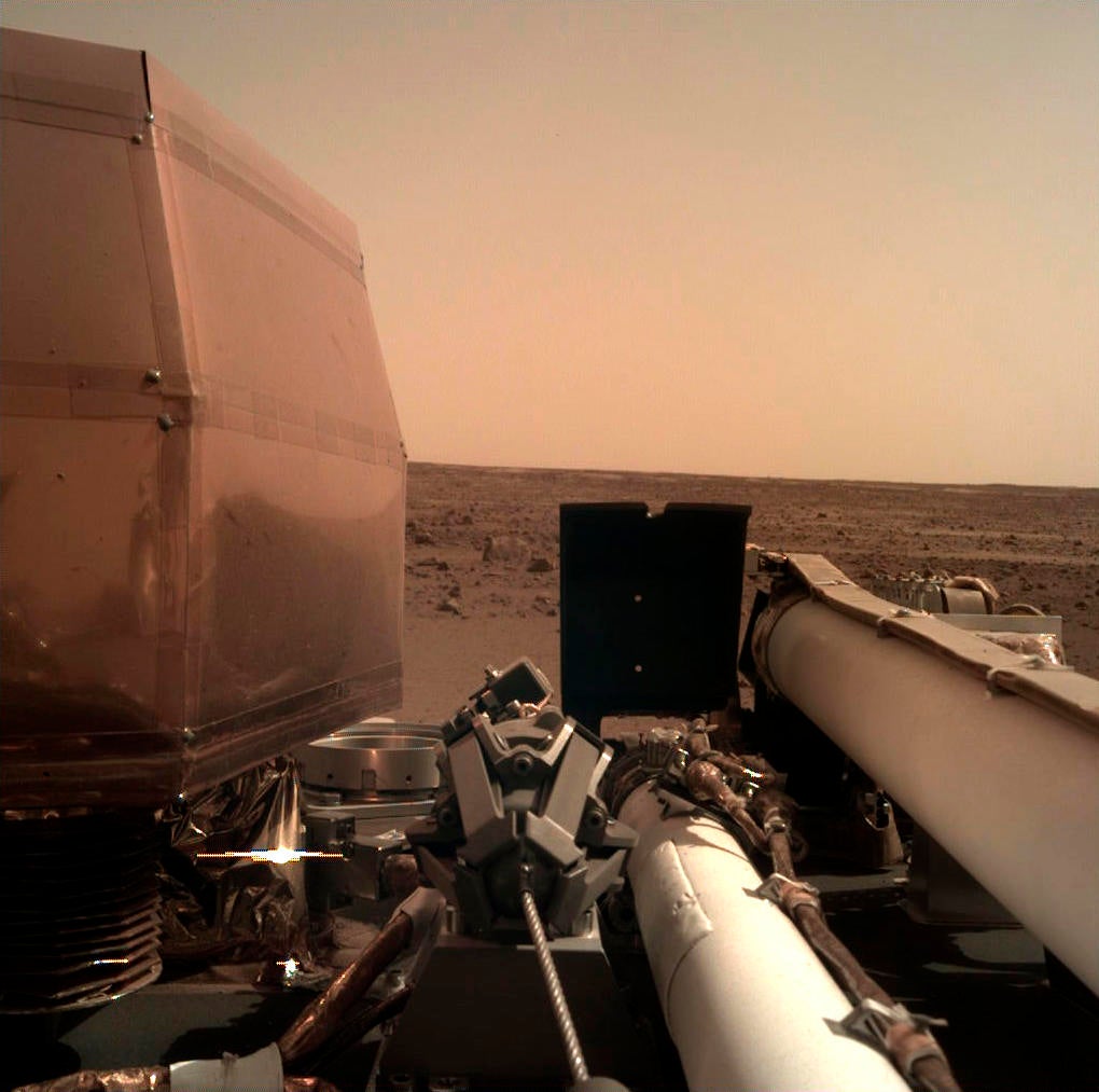 Mars Landing NASA s InSight Spacecraft Takes Selfie After Surviving Mars Landing NASA s InSight Spacecraft Takes Selfie After Surviving