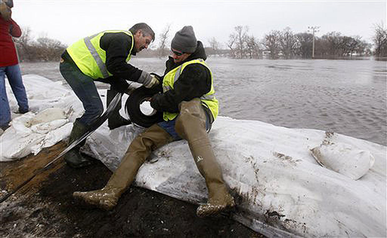 Flood Fight Front Lines - Photo 1 - CBS News