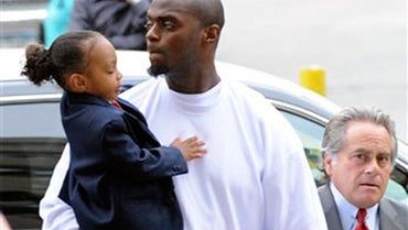 Burress Catches 2 Years for Shooting - CBS News