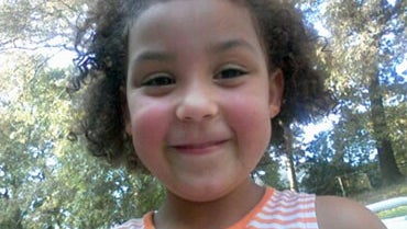 Shaq Pays For Shaniya Davis' Funeral - CBS News