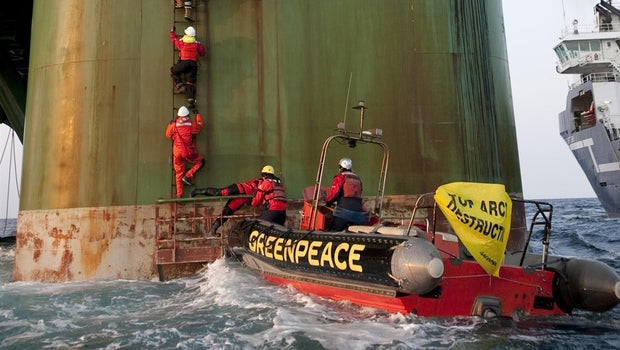 Greenpeace activists arrested on oil rig - CBS News