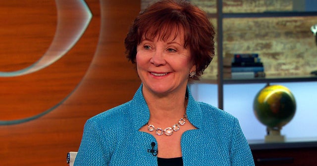 Janet Evanovich on new action-packed novel, "The Chase" - CBS News