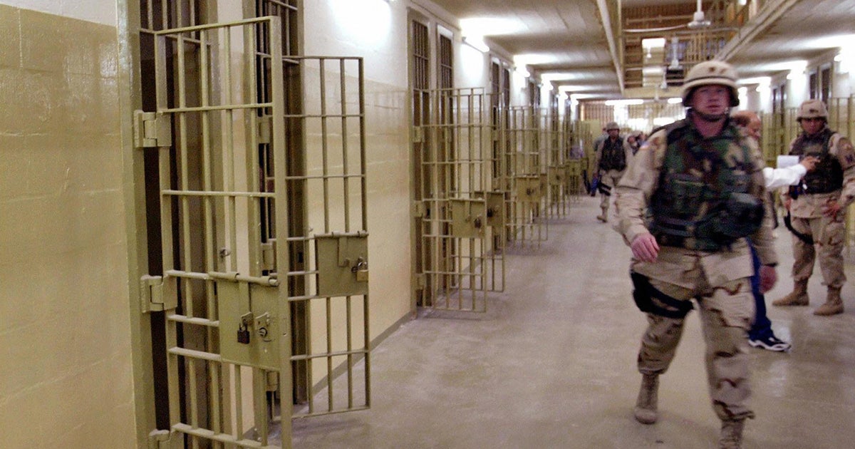 Iraq closes notorious Abu Ghraib prison - CBS News