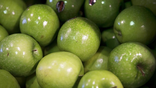 Genetically modified apples resistant to turning brown - CBS News