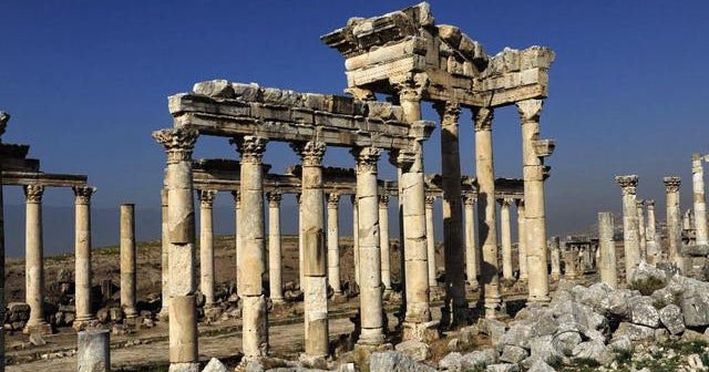 Syrian "Monuments Men" works to save precious culture - CBS News