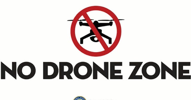 Man tries to fly drone over White House fence - CBS News