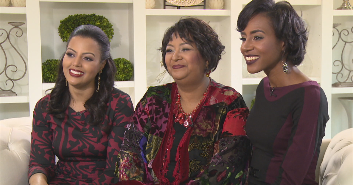 Rachel Renee Russell and daughters Erin, Nikki on "Dork Diaries" best ...