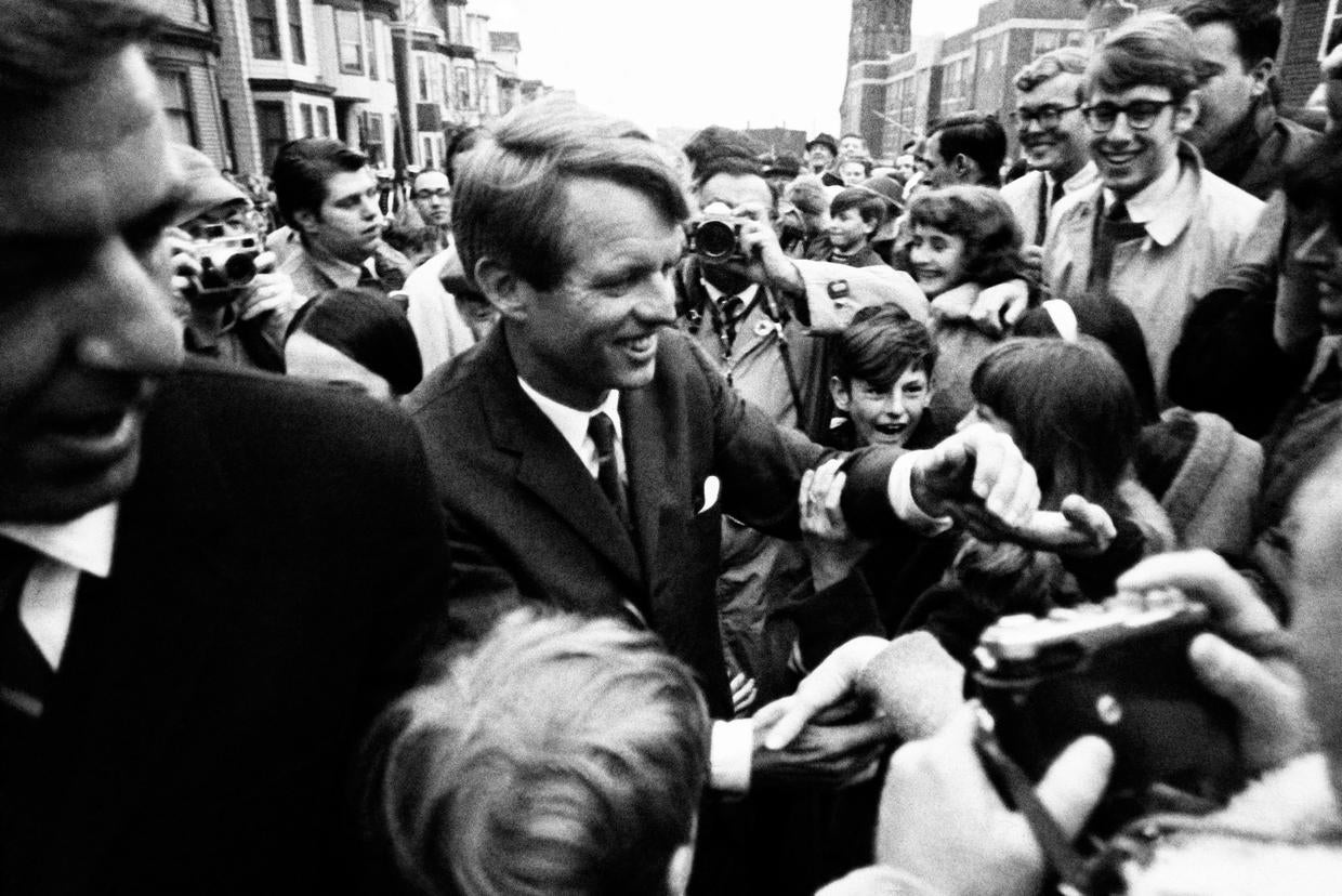 POWs return home - Today in history - March 17 - Pictures - CBS News
