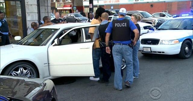 Chicago police take aim at gangs amid record violence - CBS News