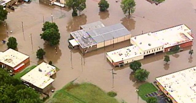 Heavy rains soak parts of Kansas City; death blamed on flash flooding ...