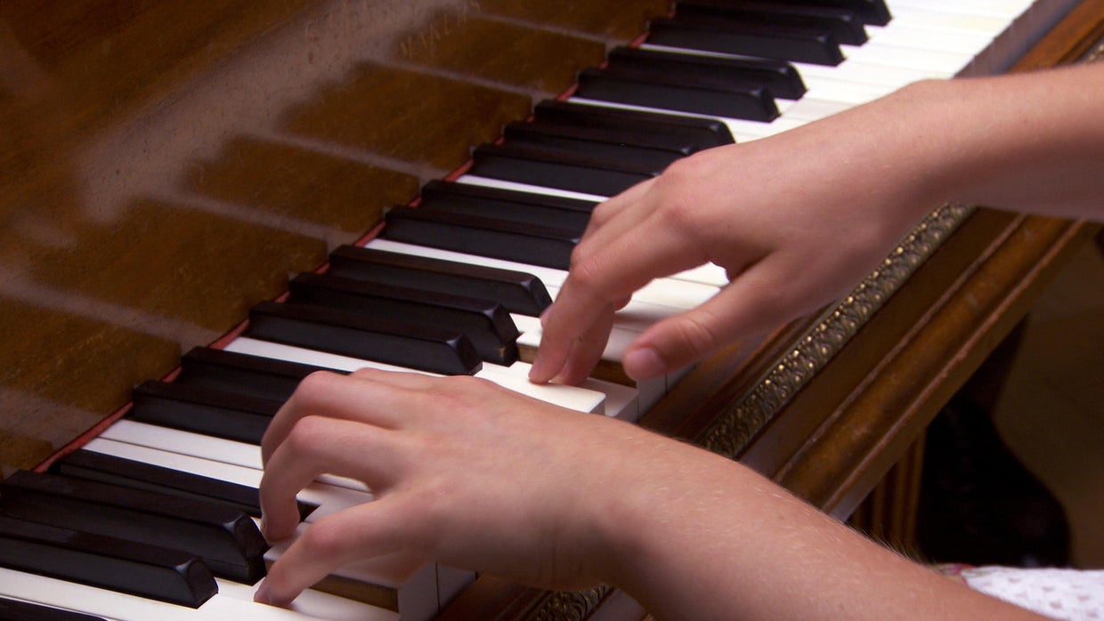 Alma Deutscher: Watch a prodigy create - from four notes in a hat and ...