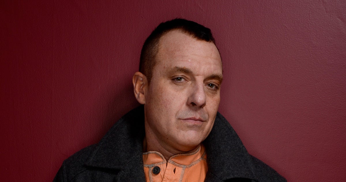 Tom Sizemore sued for allegedly groping child in 2003 - CBS News