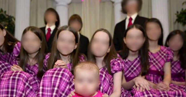 California parents accused of holding 13 children captive - CBS News