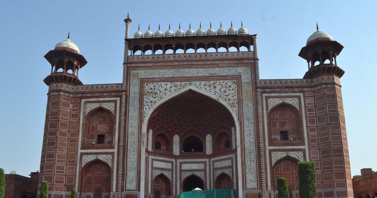 taj-mahal-minarets-damaged-in-powerful-storm-cbs-news