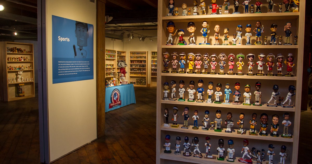 Milwaukee Museum Features Thousands Of Bobbleheads - CBS Chicago