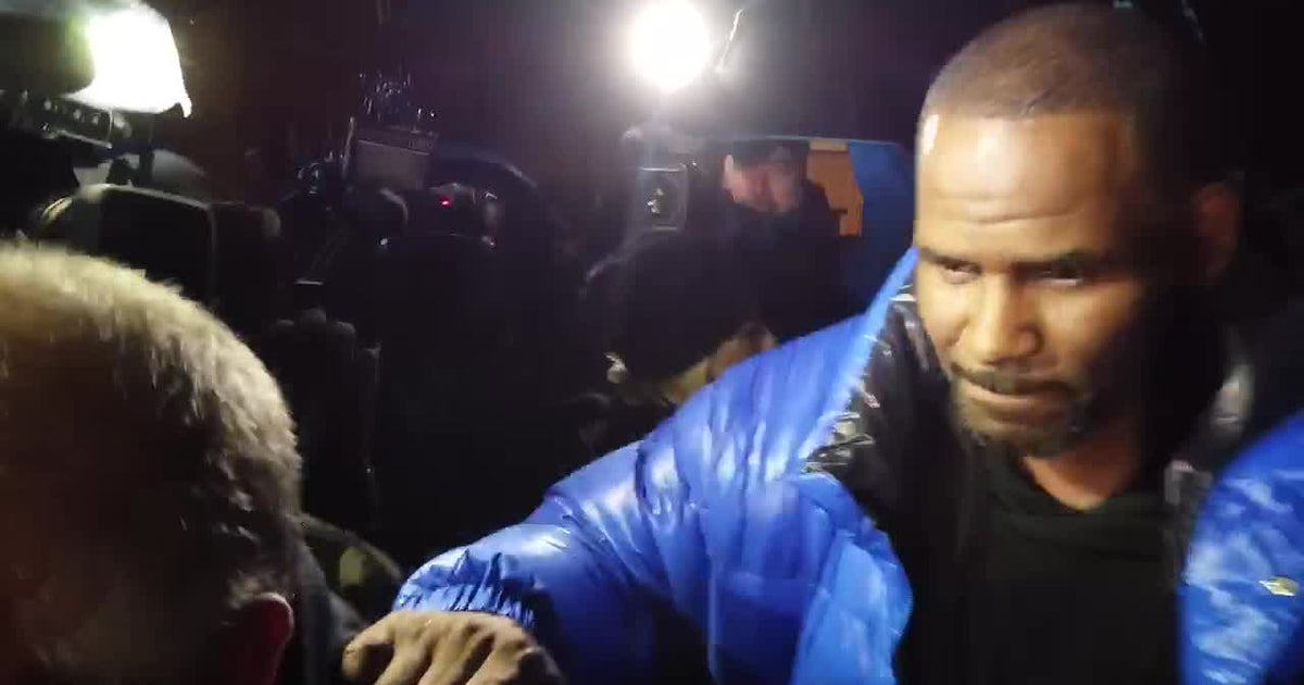 R. Kelly Turns Himself In To Chicago Police, Arrested On Criminal ...