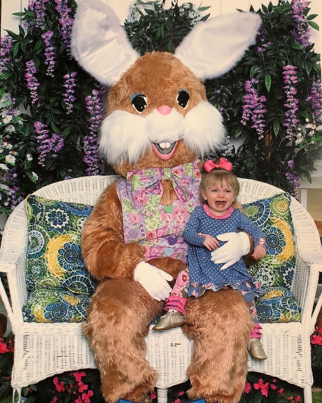 Awkward Easter bunny photos from family Easter pictures