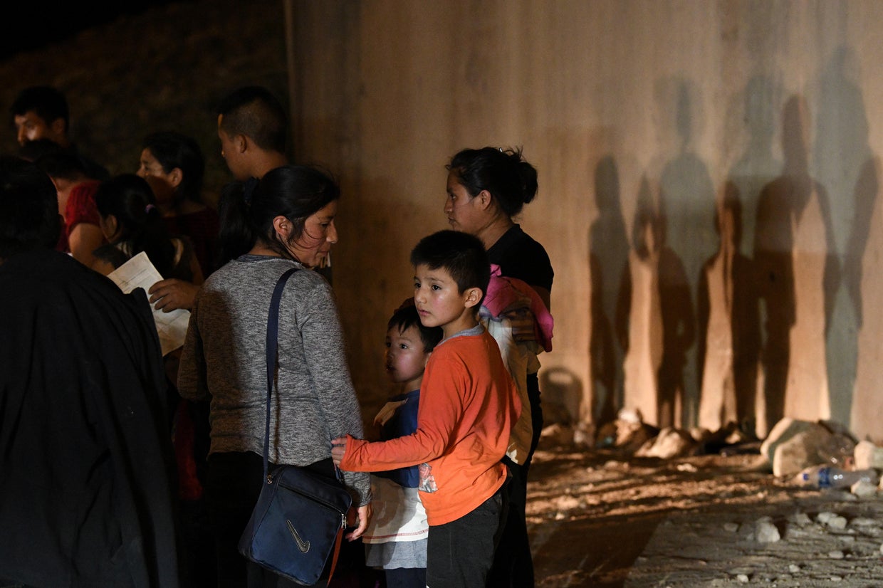 Doctors in Congress urge border officials to offer migrants flu shots ...