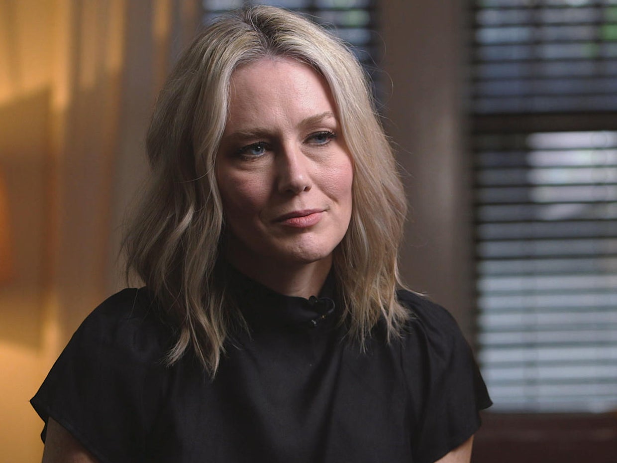 Allison Moorer pens memoir about parents' murder-suicide: "What I'm ...