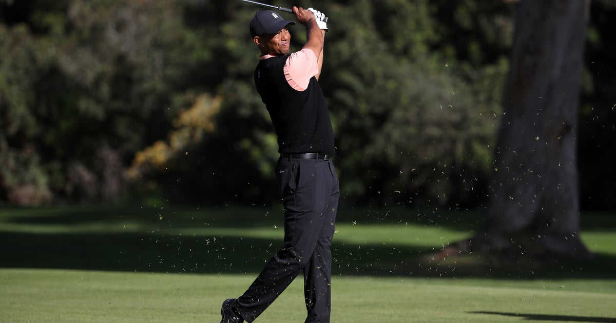 Tiger Honors Kobe At Genesis Invitational; 5 Shots Off Lead - CBS Los ...