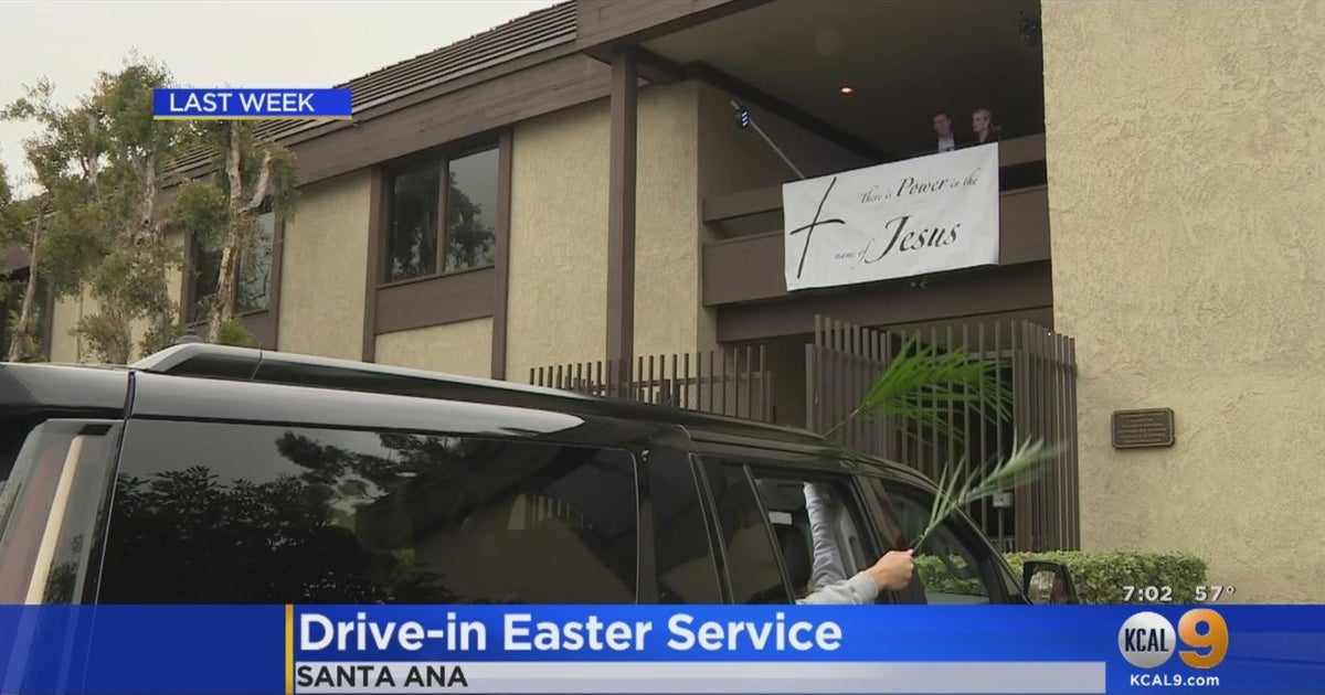 Coronavirus: Rev. Robert Schuller Holds Pop-Up Drive-In Church Service ...