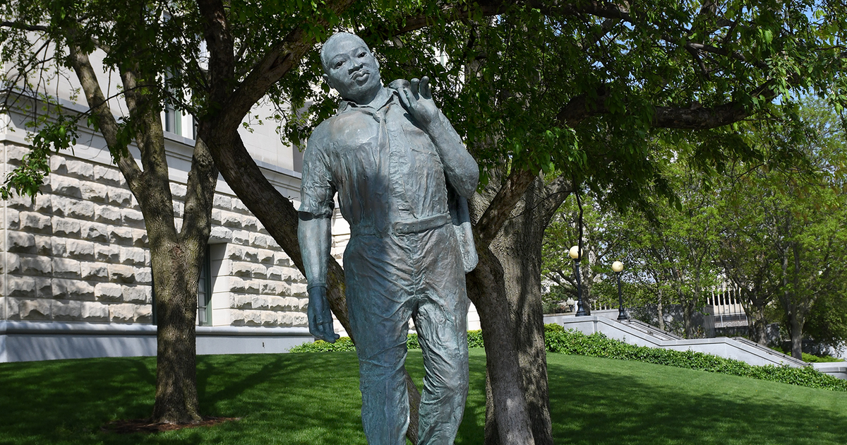 Illinois Secretary Of State Jesse White Wants New Statue Of Dr. Martin ...