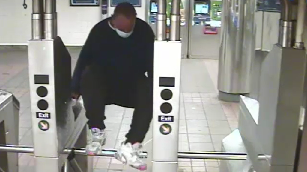 NYPD: Purse Thief Puts Woman In Headlock, Assaults Her At Herald Square ...